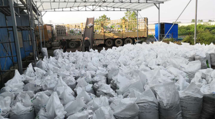 How to store organic fertilizer to retain nutrients and avoid waste ...